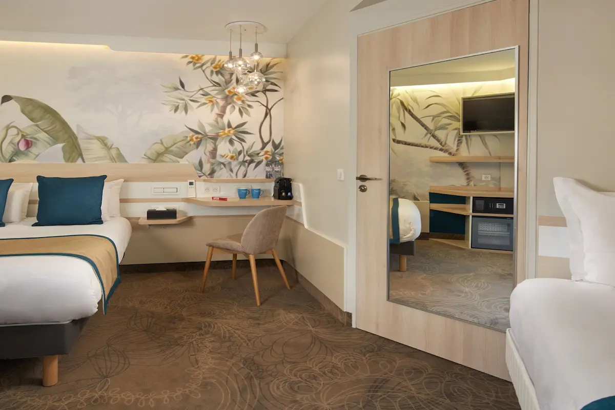 Chambre familiale 1 lit double 1 lit simple - Hôtel APOLONIA Paris ...